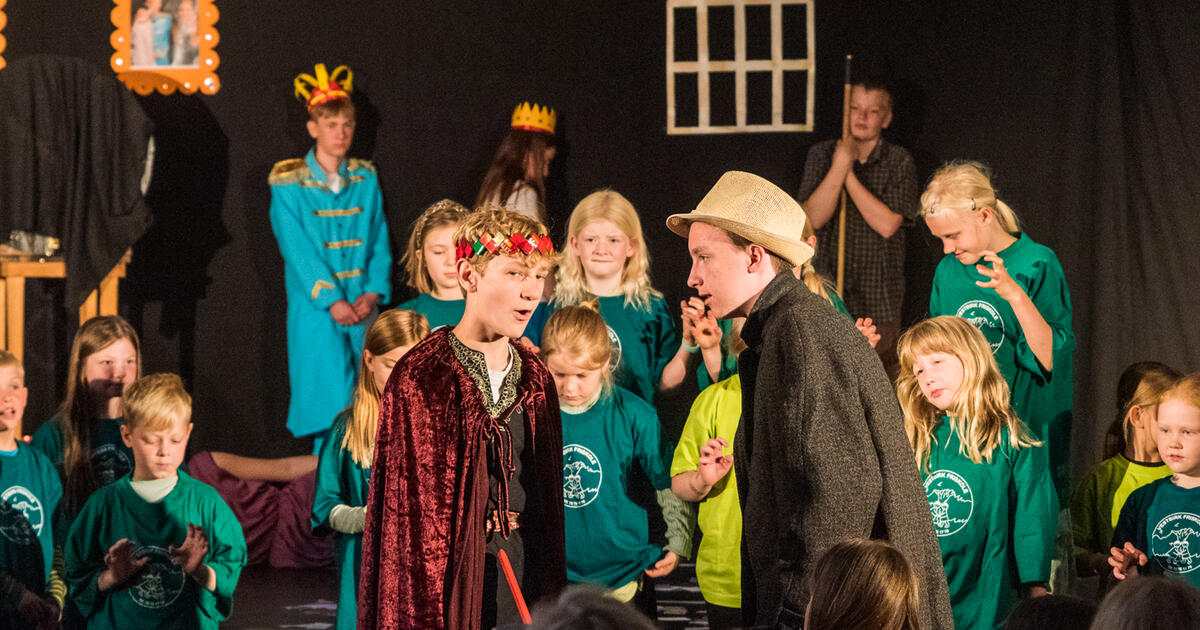 Betagende forestilling i Vestbirk - oplev kunstnerisk magi